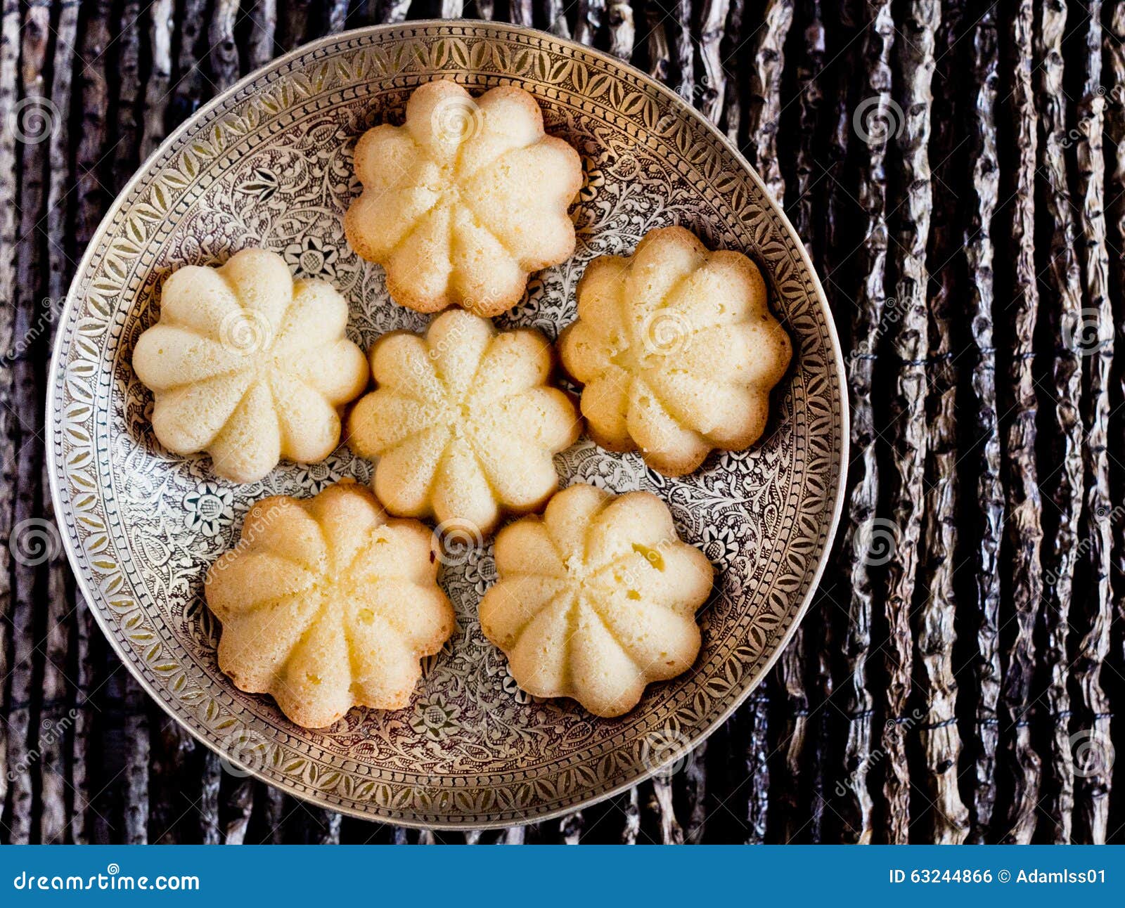 Kueh Bahulu foto de stock. Imagem de malaca, alimento - 63244866
