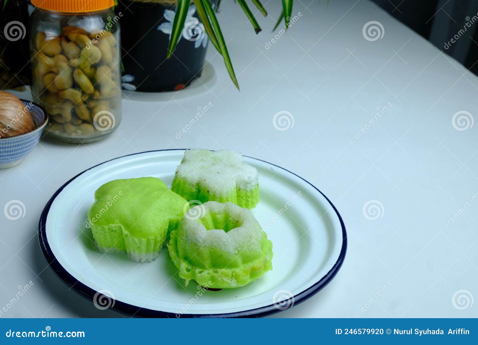 Kuih Puteri Ayu Steamed Pandan Coconut Cake - Malaysian Traditional ...