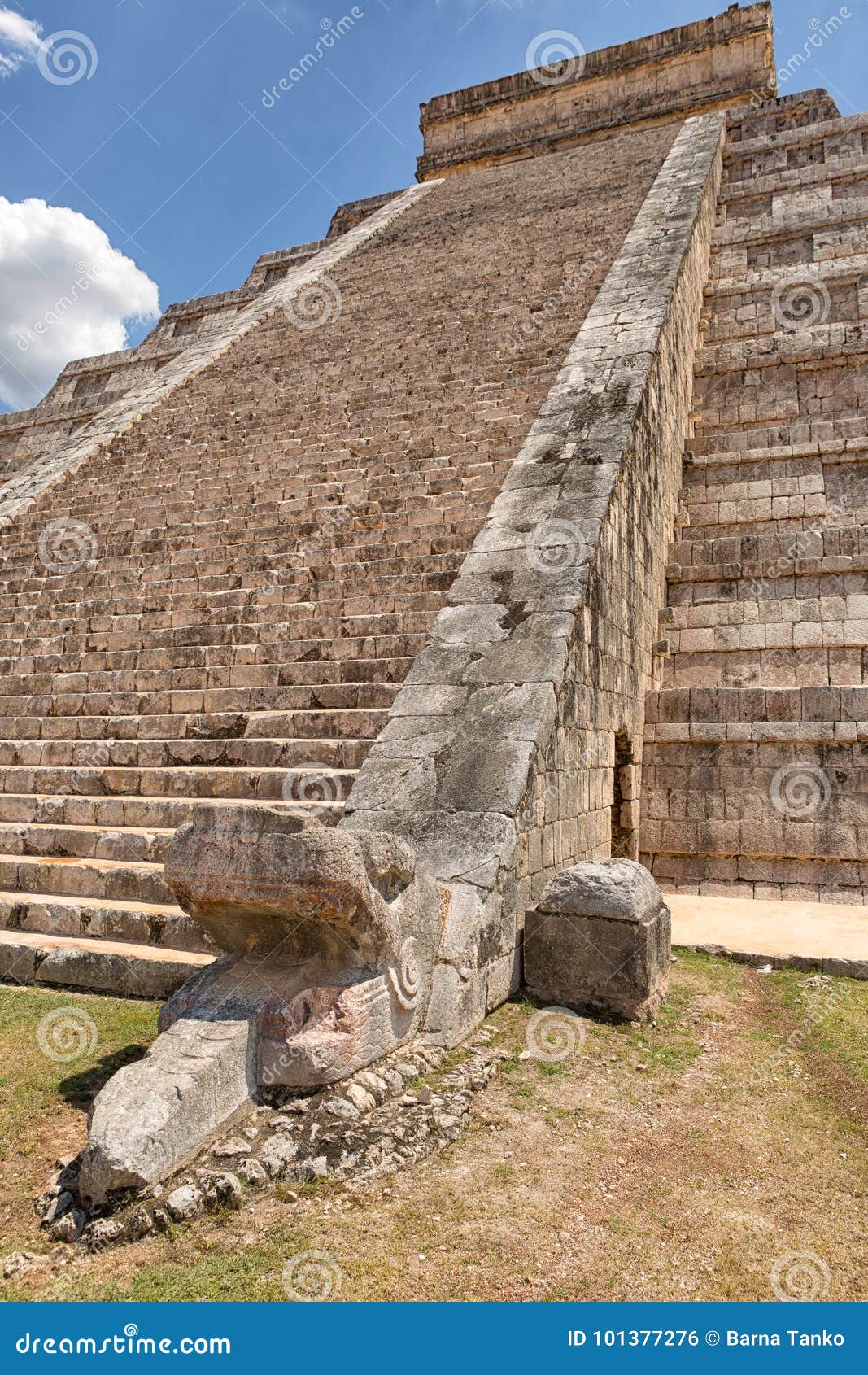 Kukulcan Structure at Chichen Itza Stock Photo - Image of snake ...