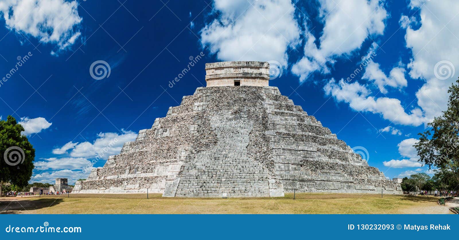 Kukulkan Pyramid at the Archeological Site Chichen Itza, Mexi Stock ...