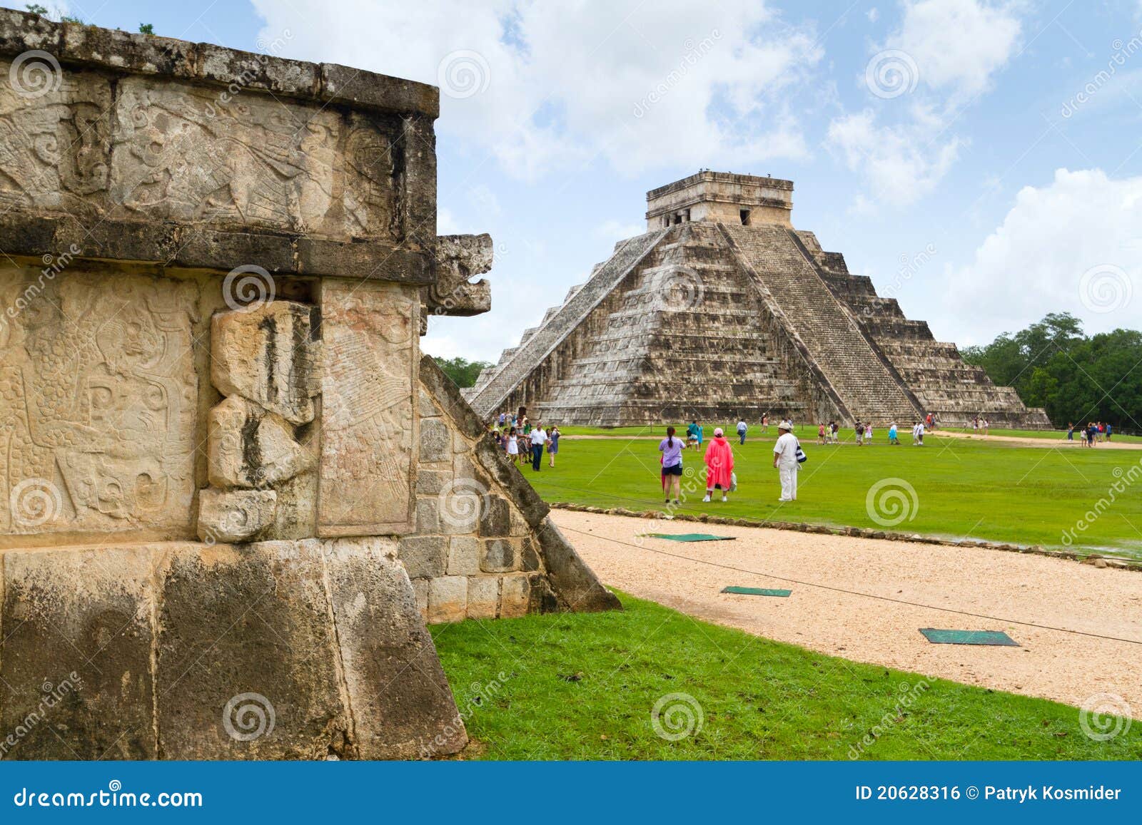 Kukulkan Pyramid In Chichen Itza, Yucatan Editorial Image ...