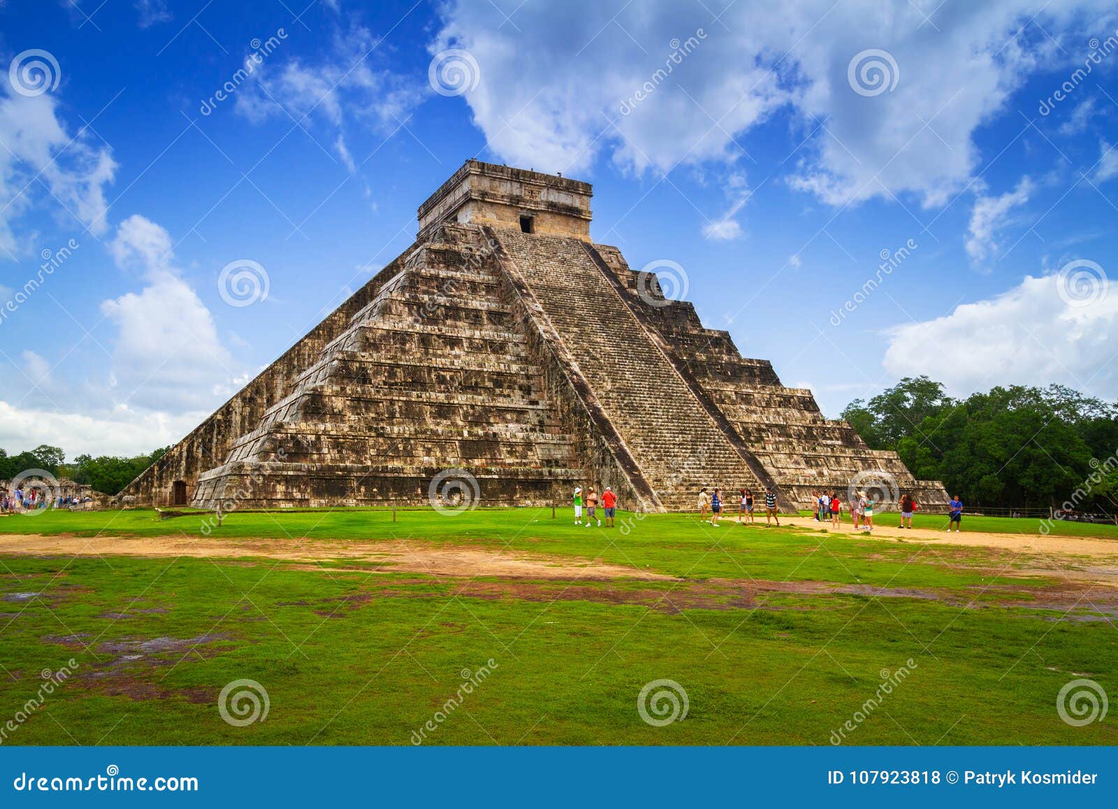 Kukulkan Pyramid in Chichen Itza Editorial Stock Photo - Image of ...