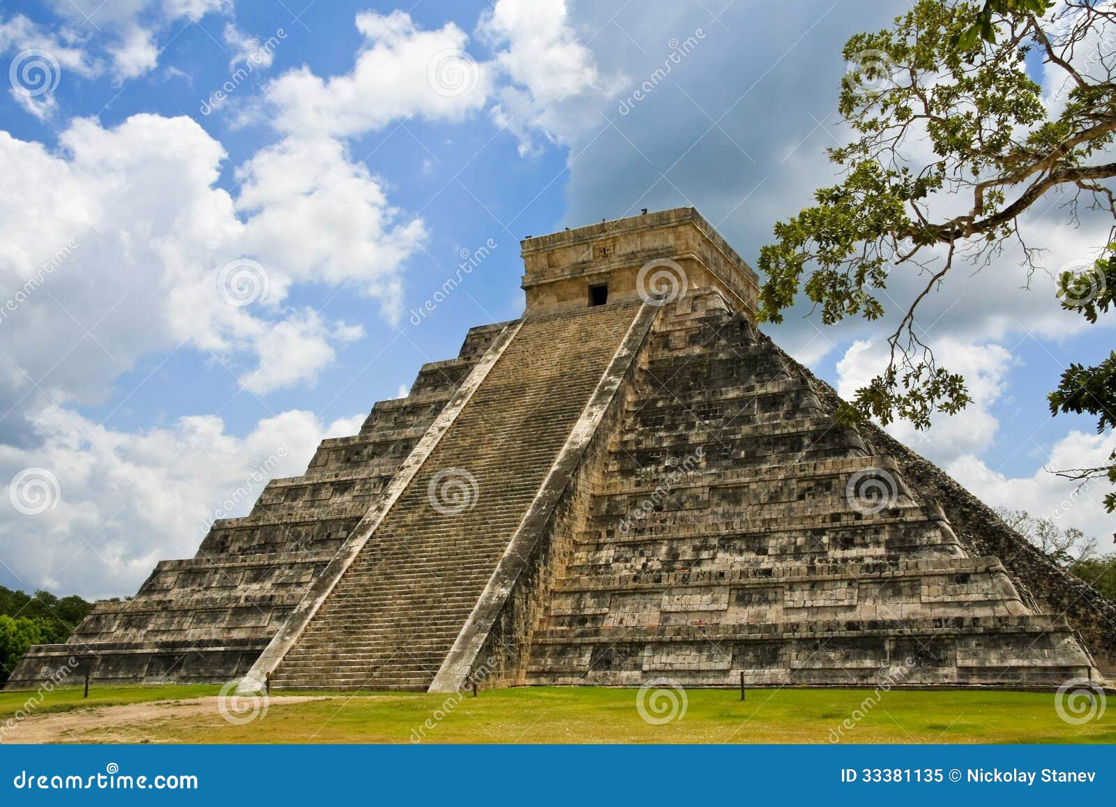 Kukulkan Pyramid at Chichen Itza Stock Image - Image of archaeological ...