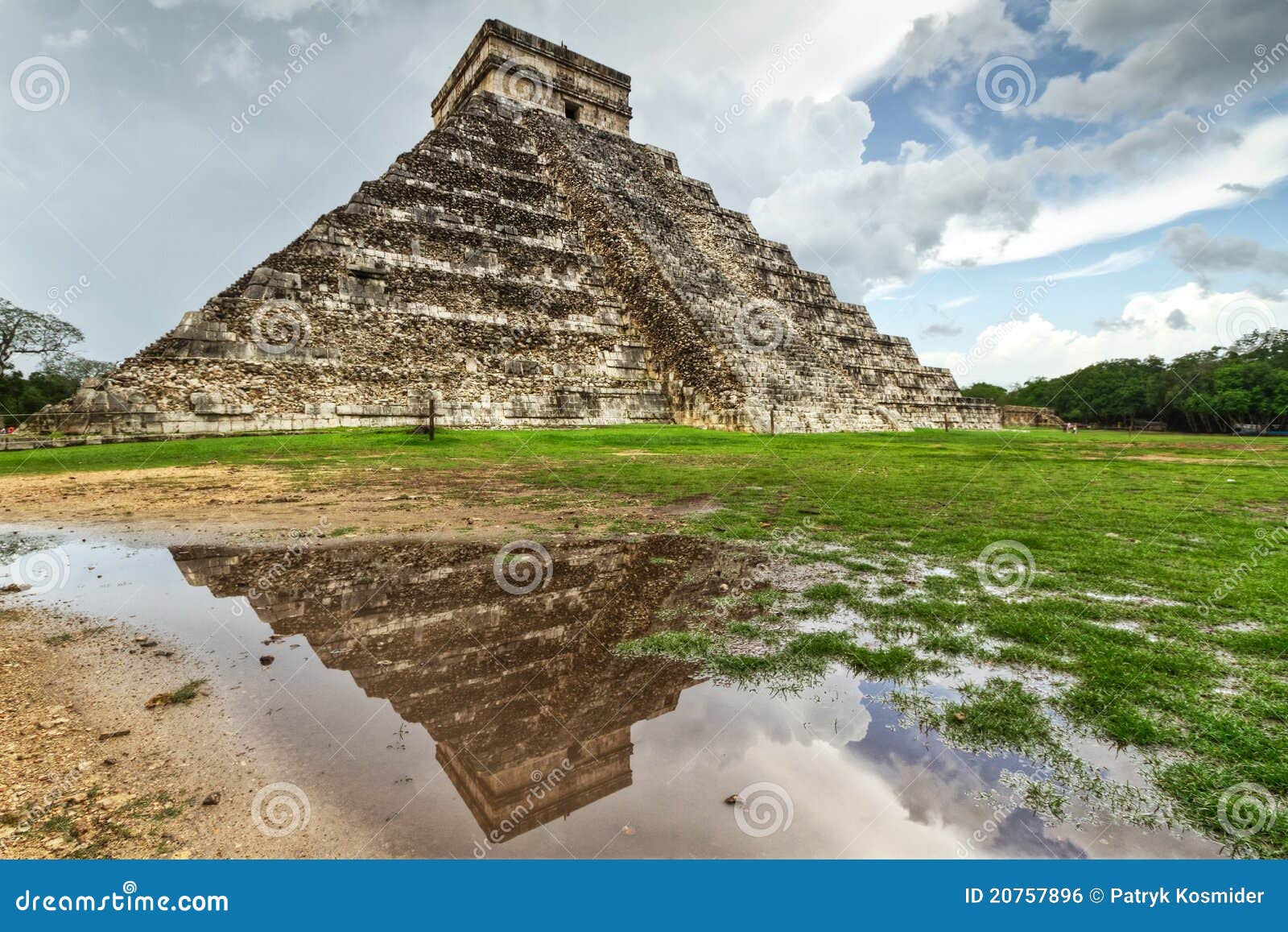 Kukulkan Pyramid with Pool Reflection Stock Photo - Image of ancient ...