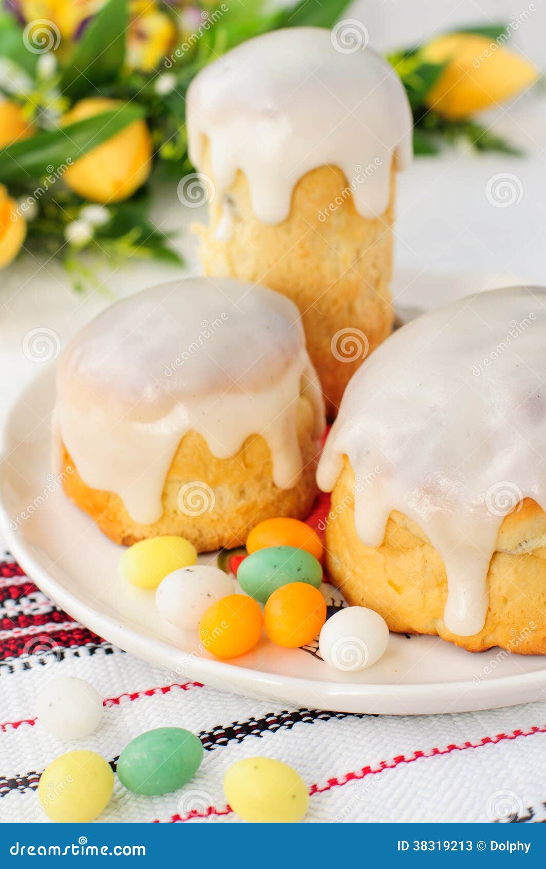 Kulitch (Kulich), Russisch Pasen-Brood Stock Afbeelding - Image of ...