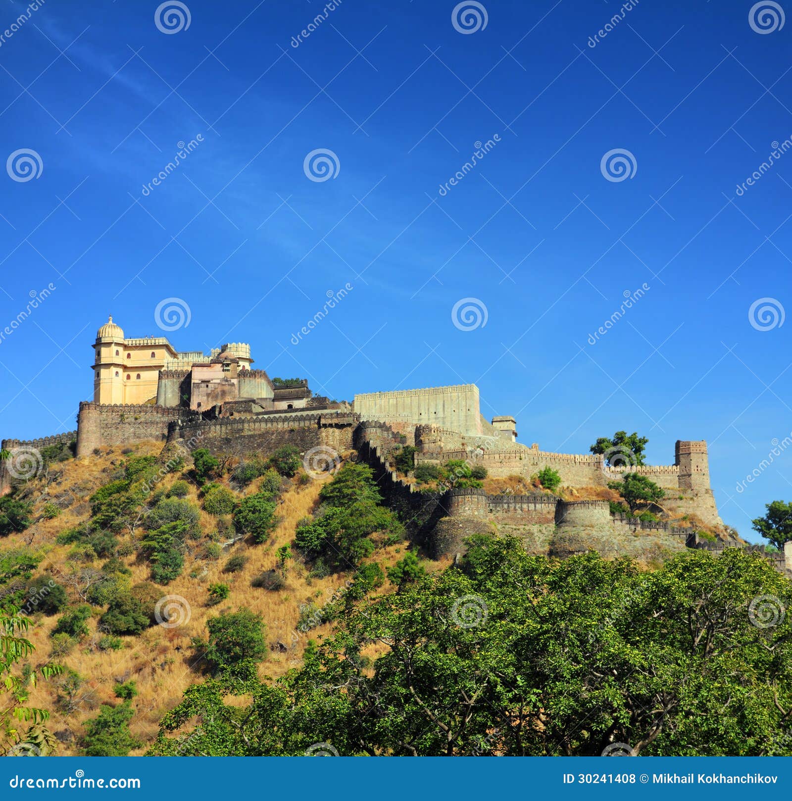Kumbhalgarh fort i india arkivfoto. Bild av hinduiskt - 30241408