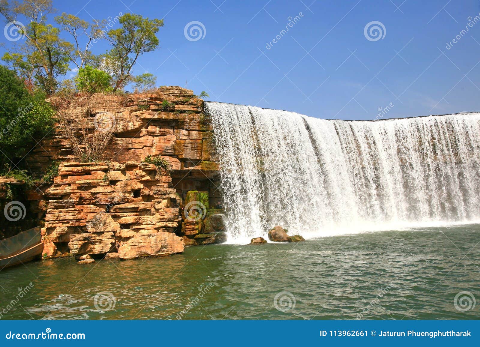 Kunming Waterfall Park in Kunming, China Became the Largest Waterfall ...