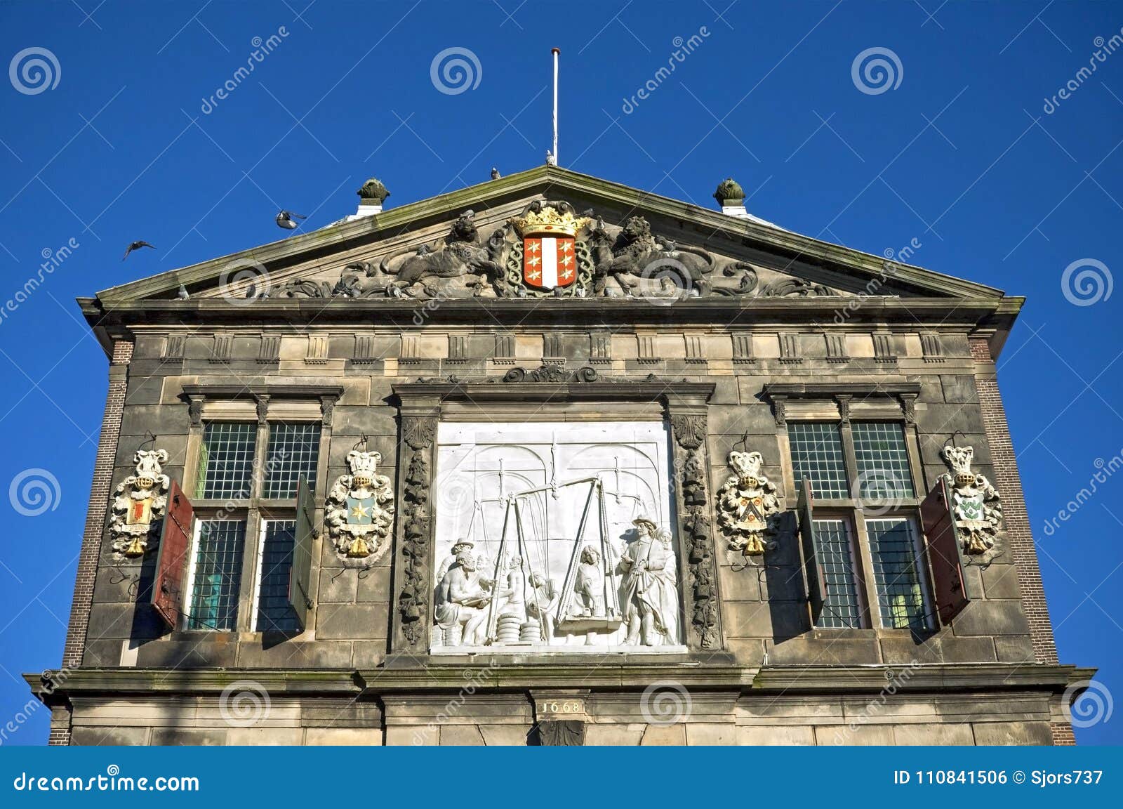 Kunstwerken Op Oud Wegend Huis in Gouda Stock Foto - Image of architect ...