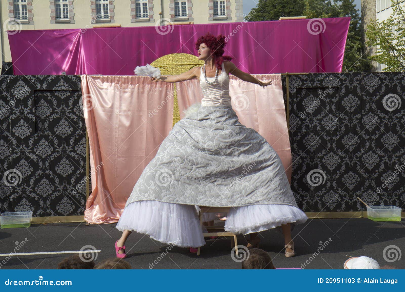 Kurtisane redaktionelles stockfoto. Bild von mädchen - 20951103