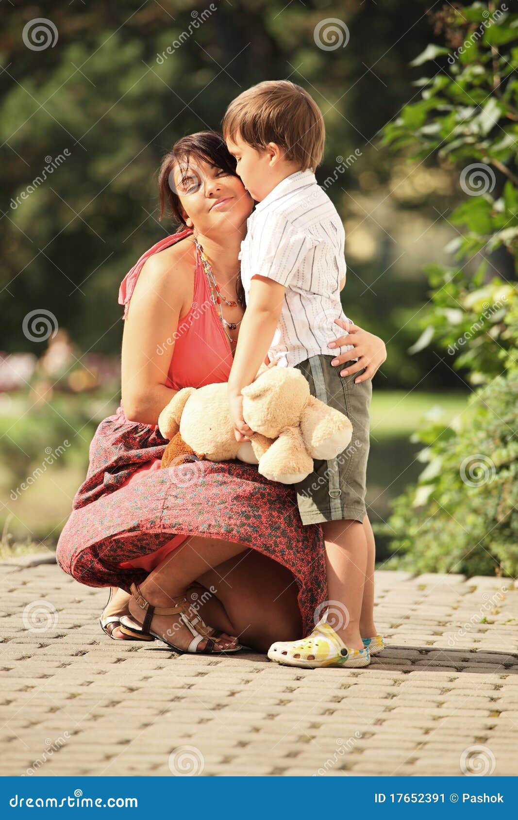 Kus stock afbeelding. Image of groei, liefhebben, kind - 17652391