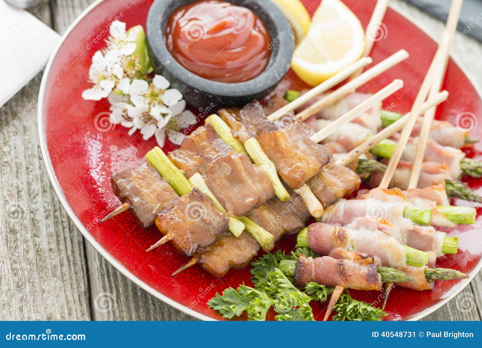 Kushiyaki immagine stock. Immagine di spiedi, disco, giappone - 40548731