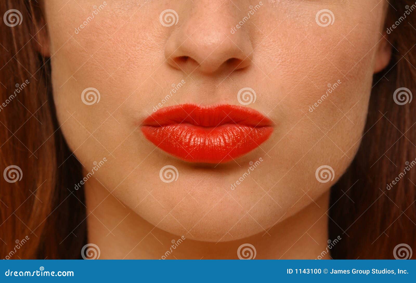 Kussende lippen stock foto. Image of wijfje, lippen, mooi - 1143100
