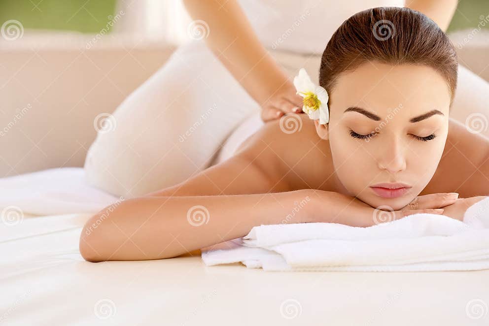 Kuuroordvrouw Close Up Van Een Beautiful Woman Getting Spa Behandeling