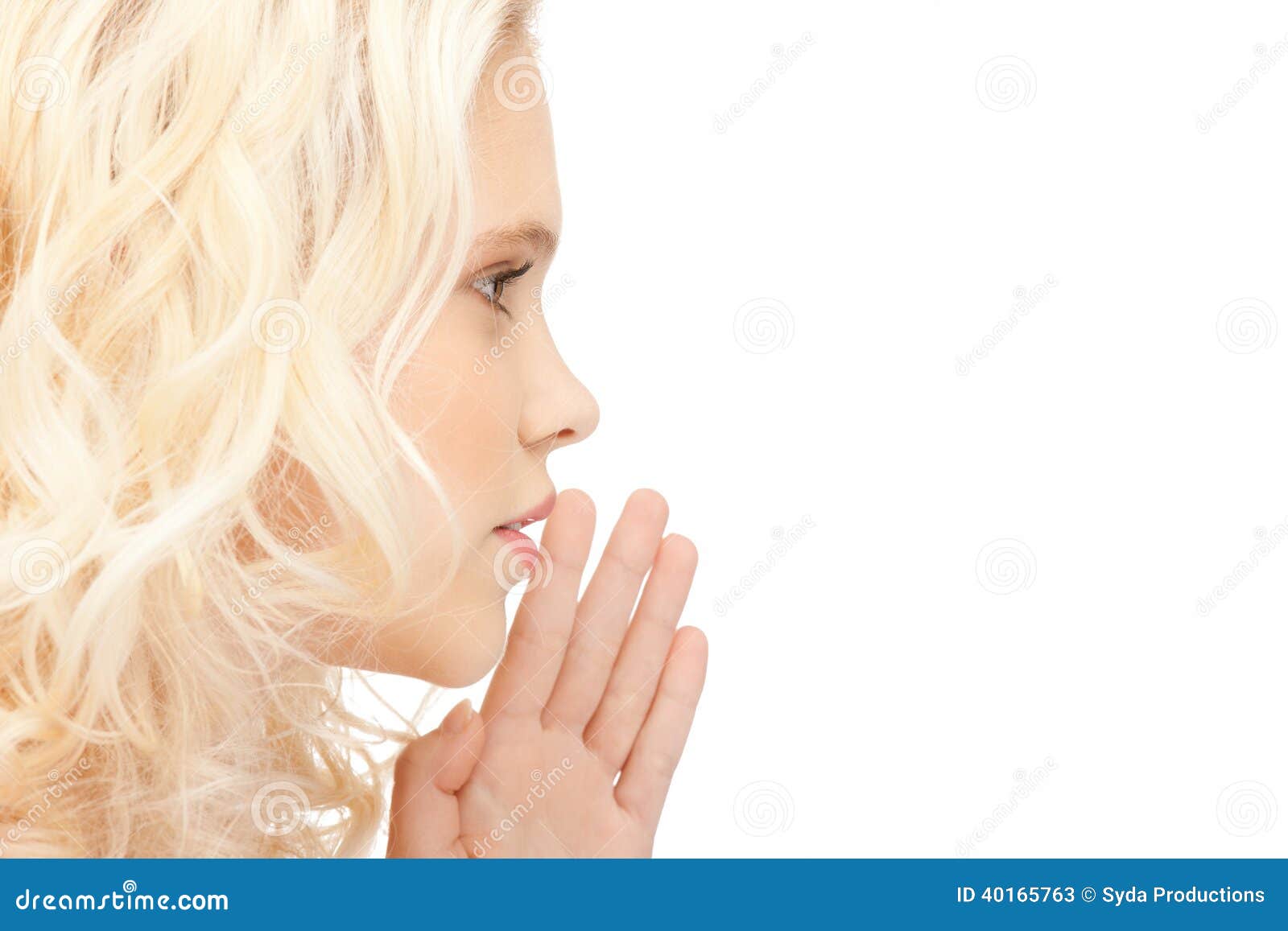 Kvinna som viskar skvaller fotografering för bildbyråer. Bild av ...