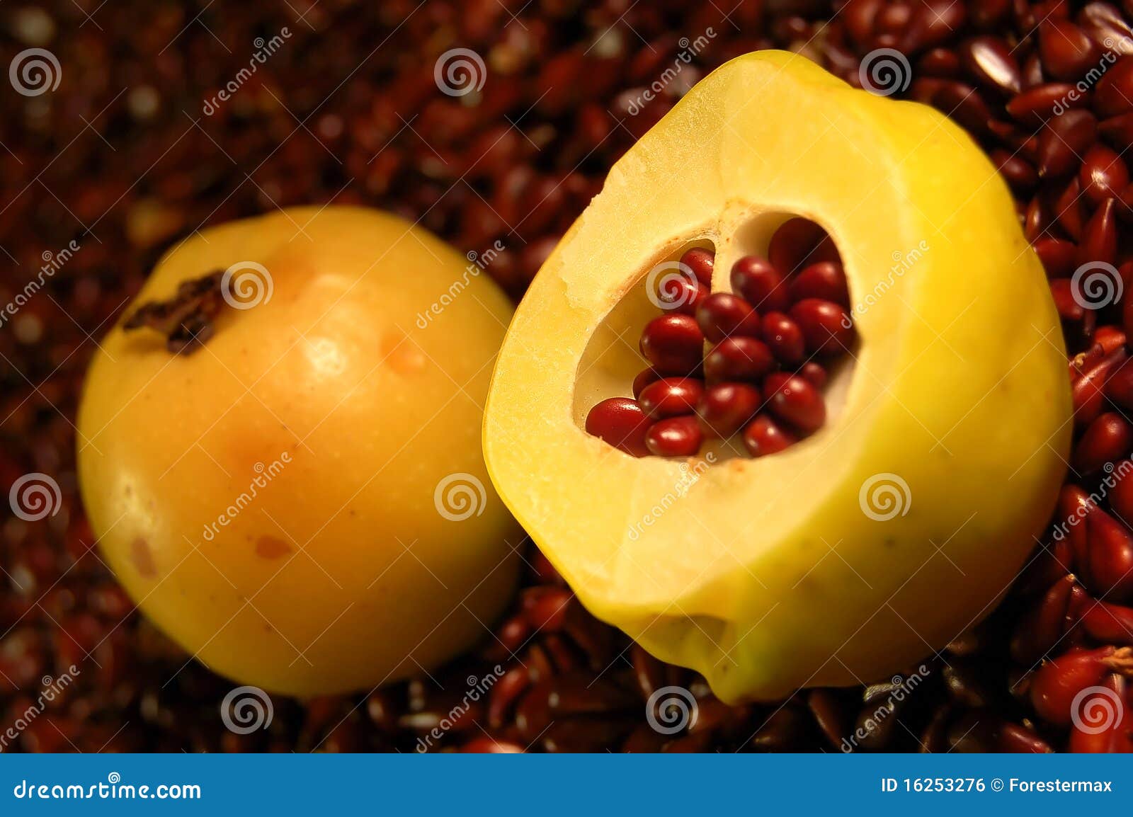 Kweepeer stock foto. Image of gescand, organisch, gezond - 16253276