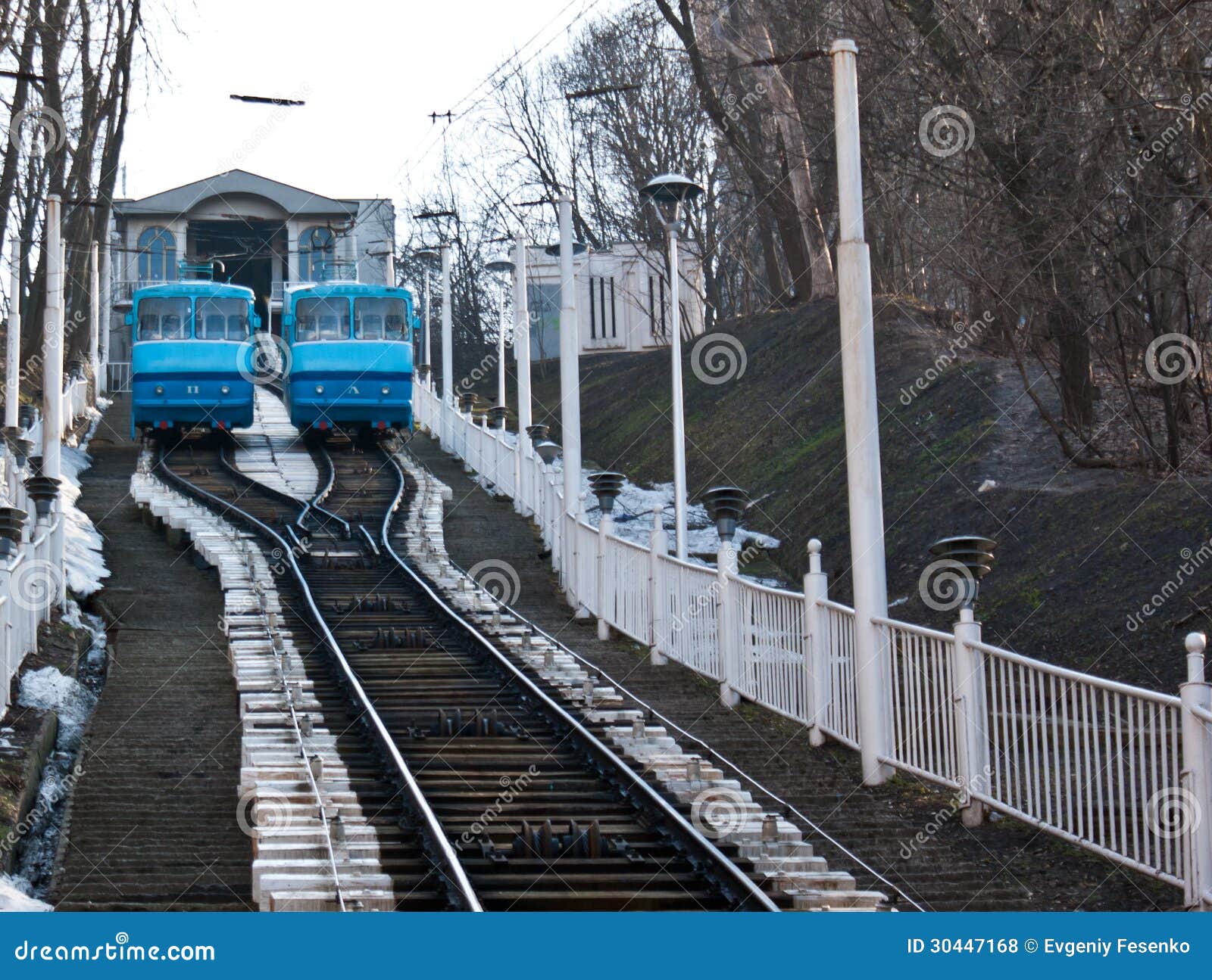 How does SEPTA accomplish only having one set of tracks for part of the ...