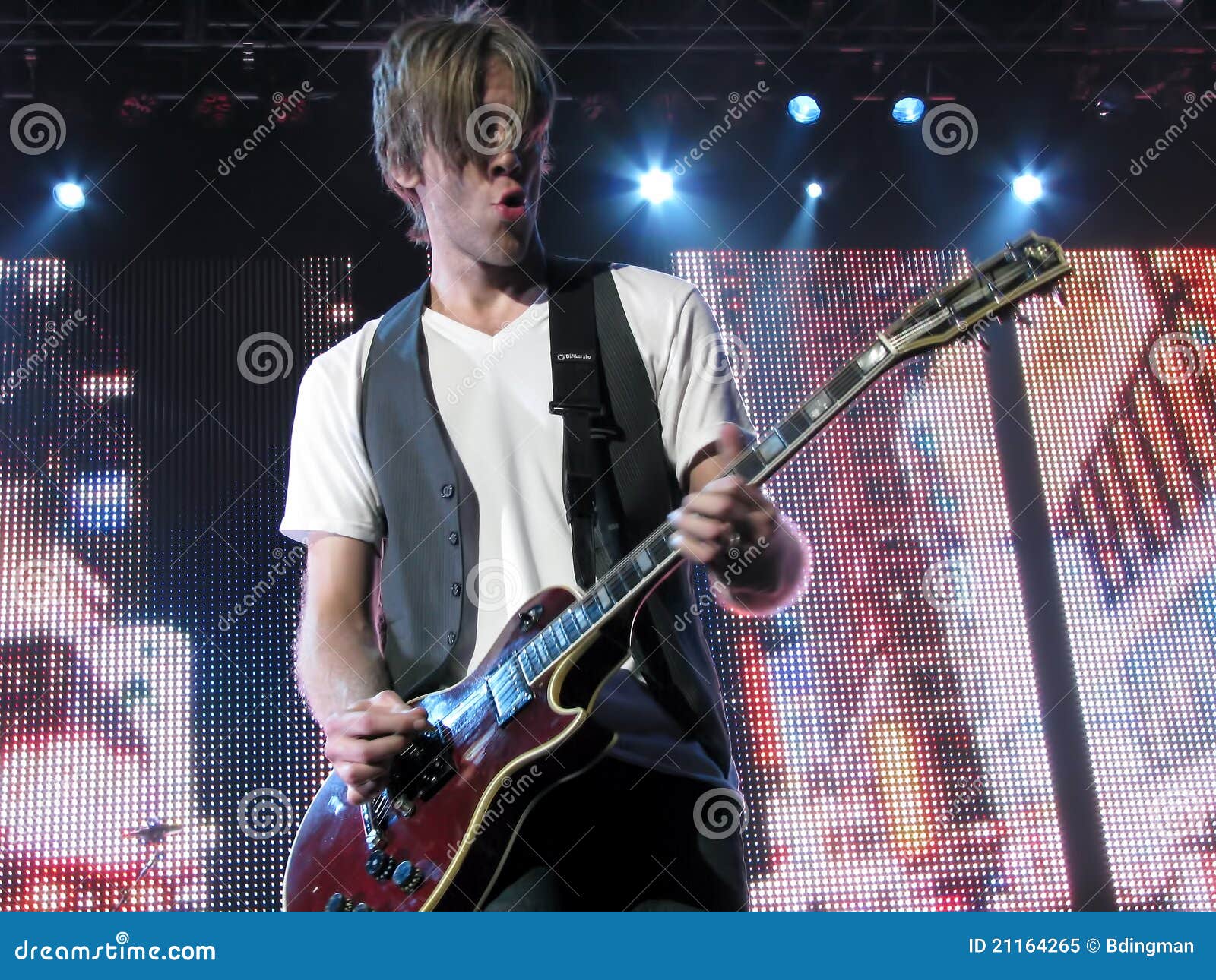 Kyle Cook of Matchbox Twenty - Live Performance Editorial Image - Image ...