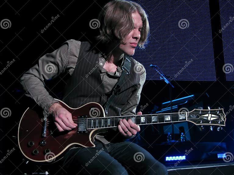 Kyle Cook of Matchbox Twenty - Live Performance Editorial Image - Image ...