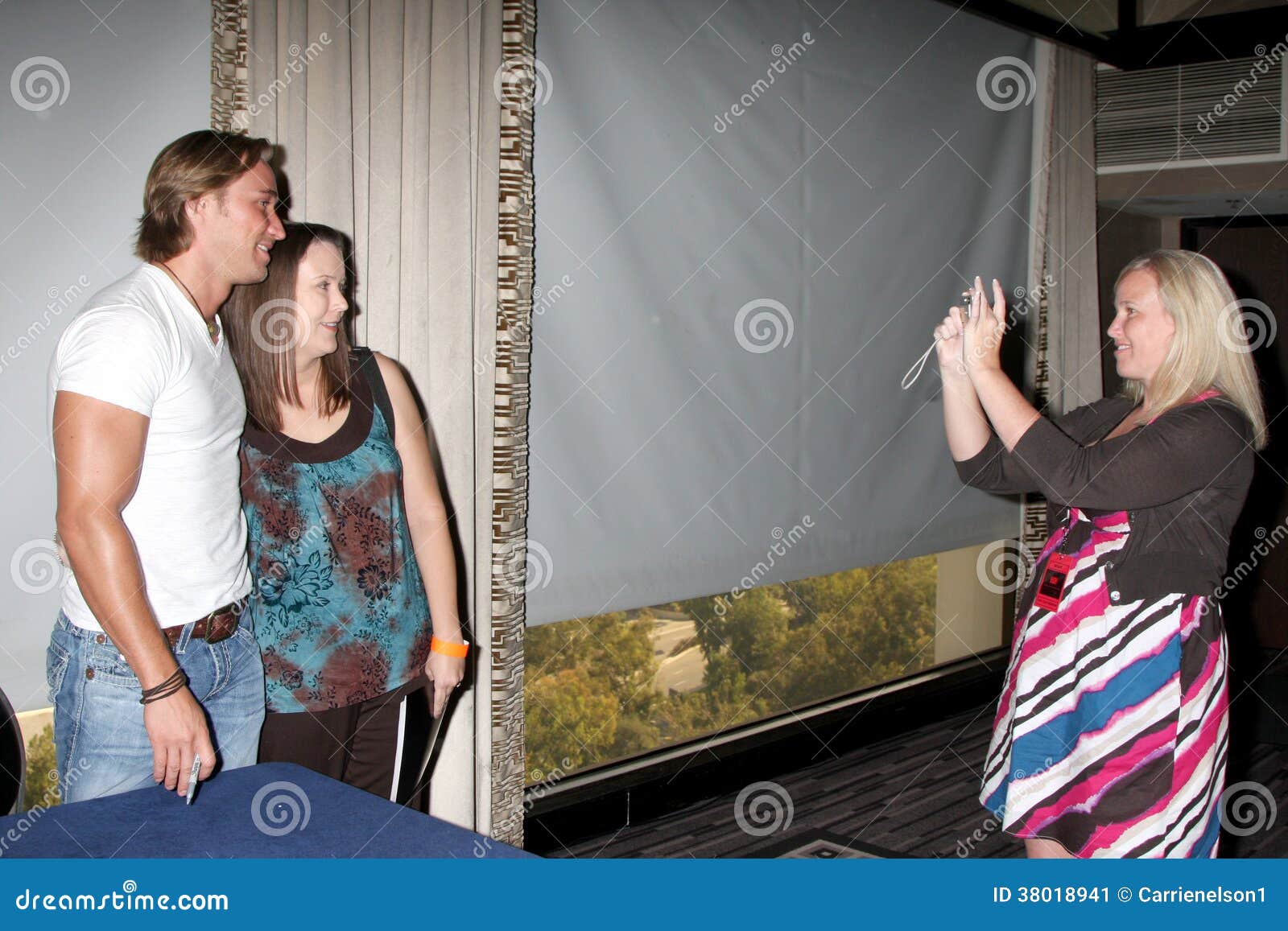 Kyle Lowder editorial photo. Image of beautiful, universal - 38018941