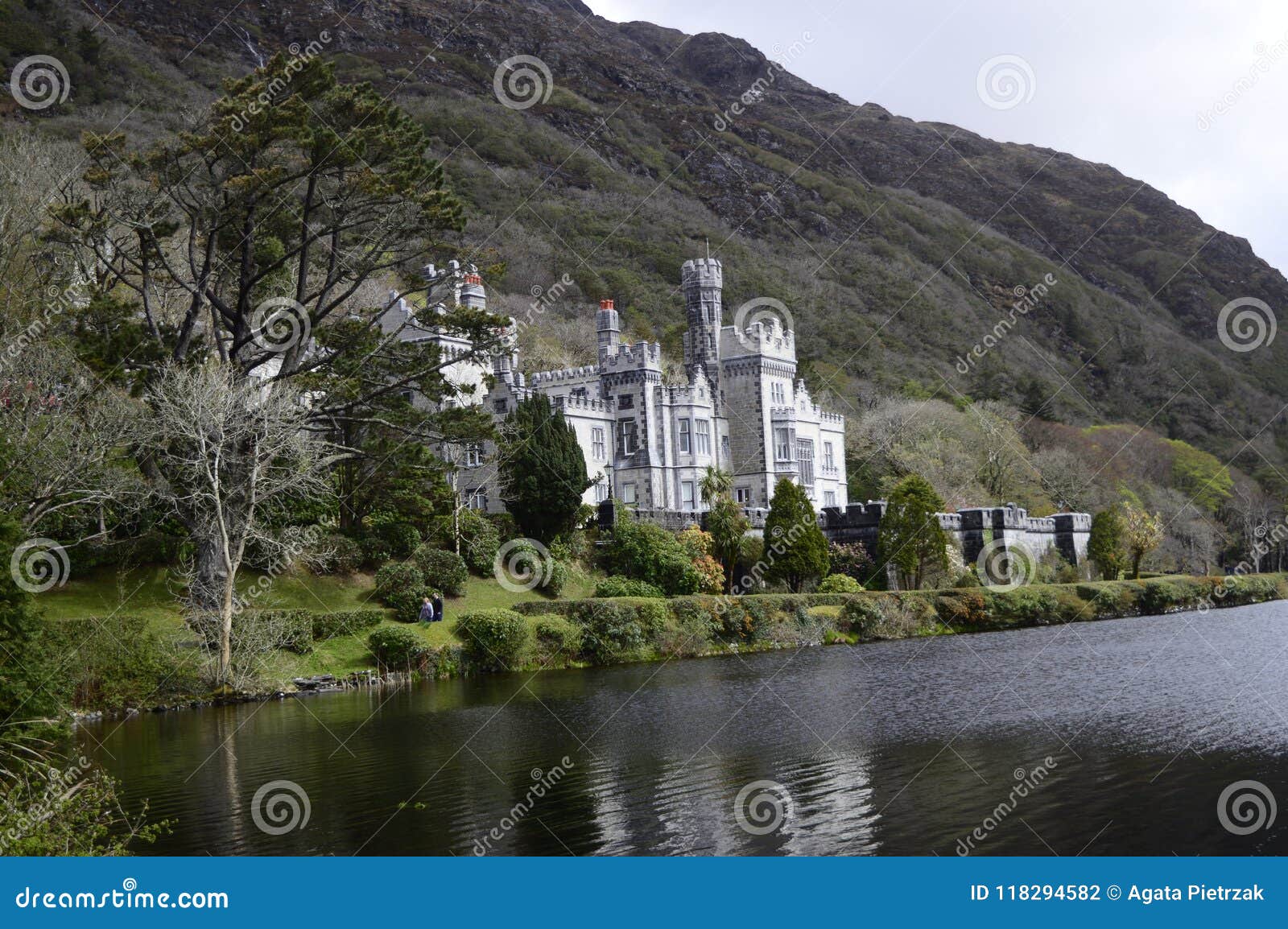 Kylemore Abbey editorial photography. Image of abbey - 118294582