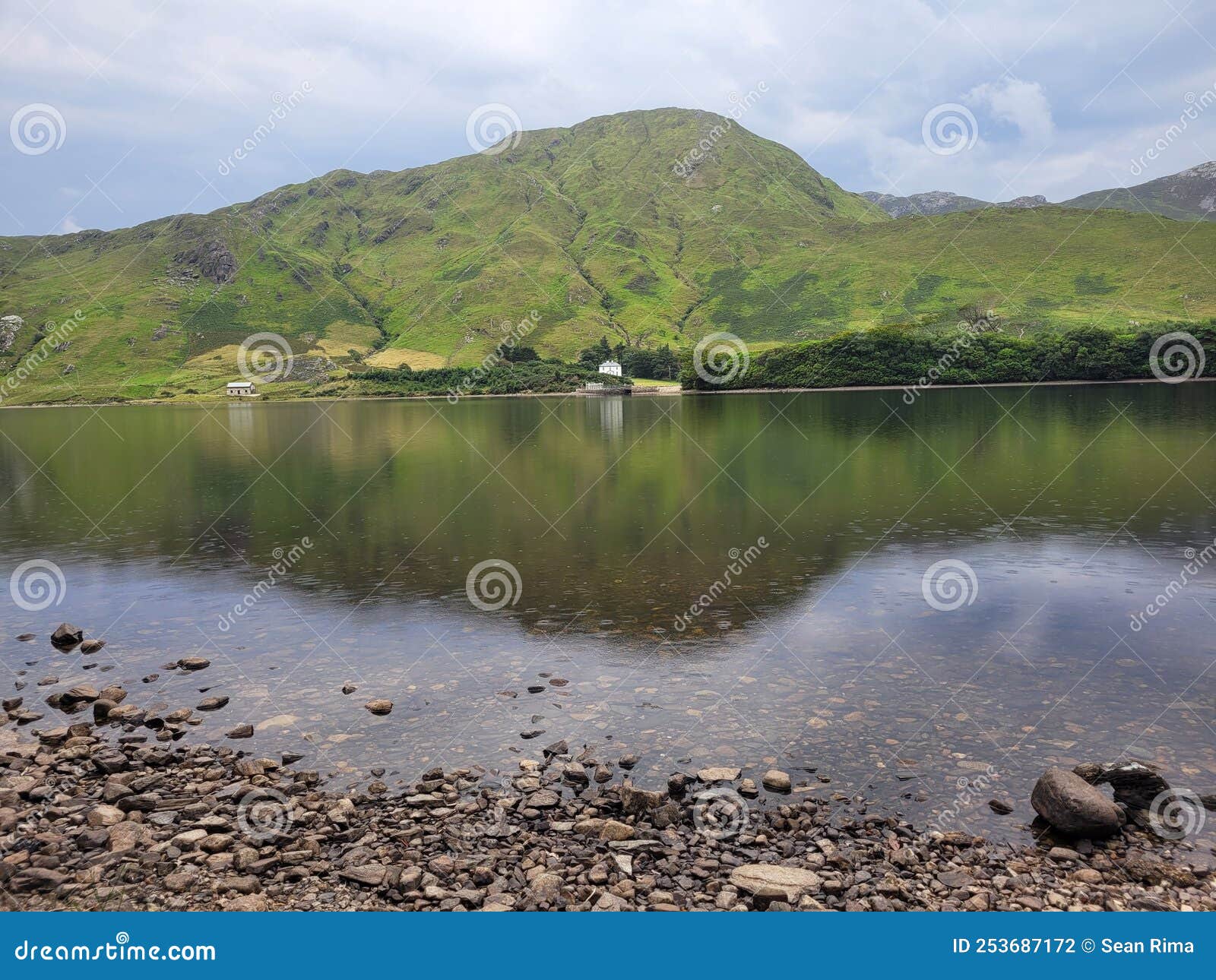 Kylemore Lake House Mountain Stock Photo - Image of mountain, lake ...