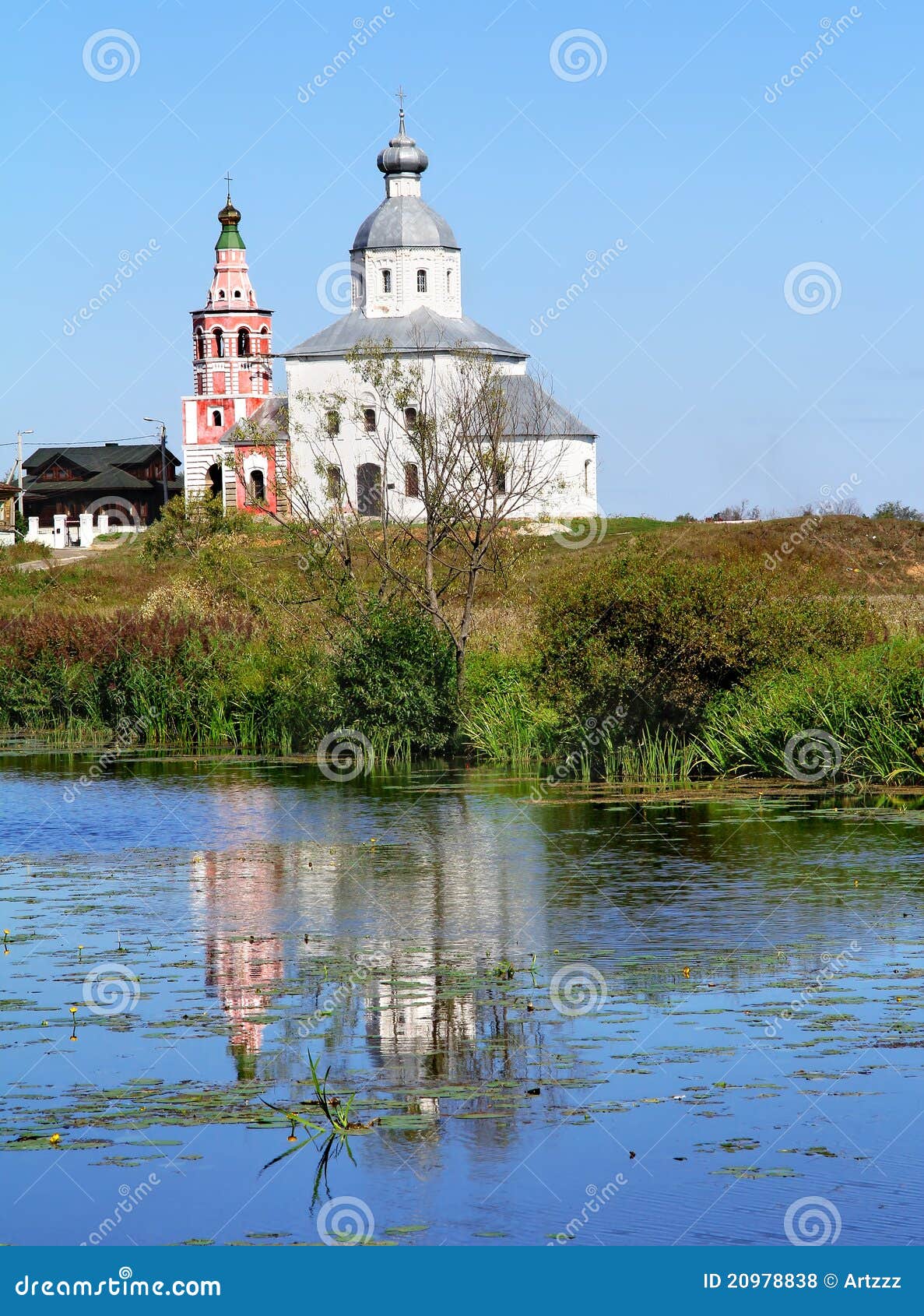 Kyrklig ryss arkivfoto. Bild av flod, gammalt, utomhus - 20978838