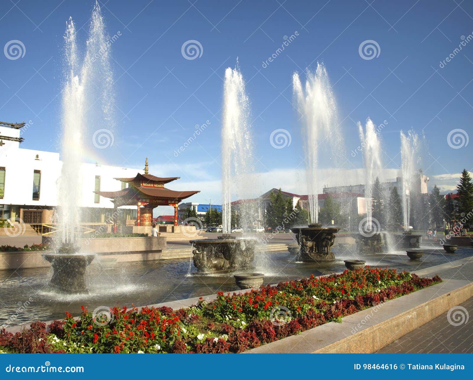 Kyzyl La Touva photo éditorial. Image du ville, fleurs - 98464616