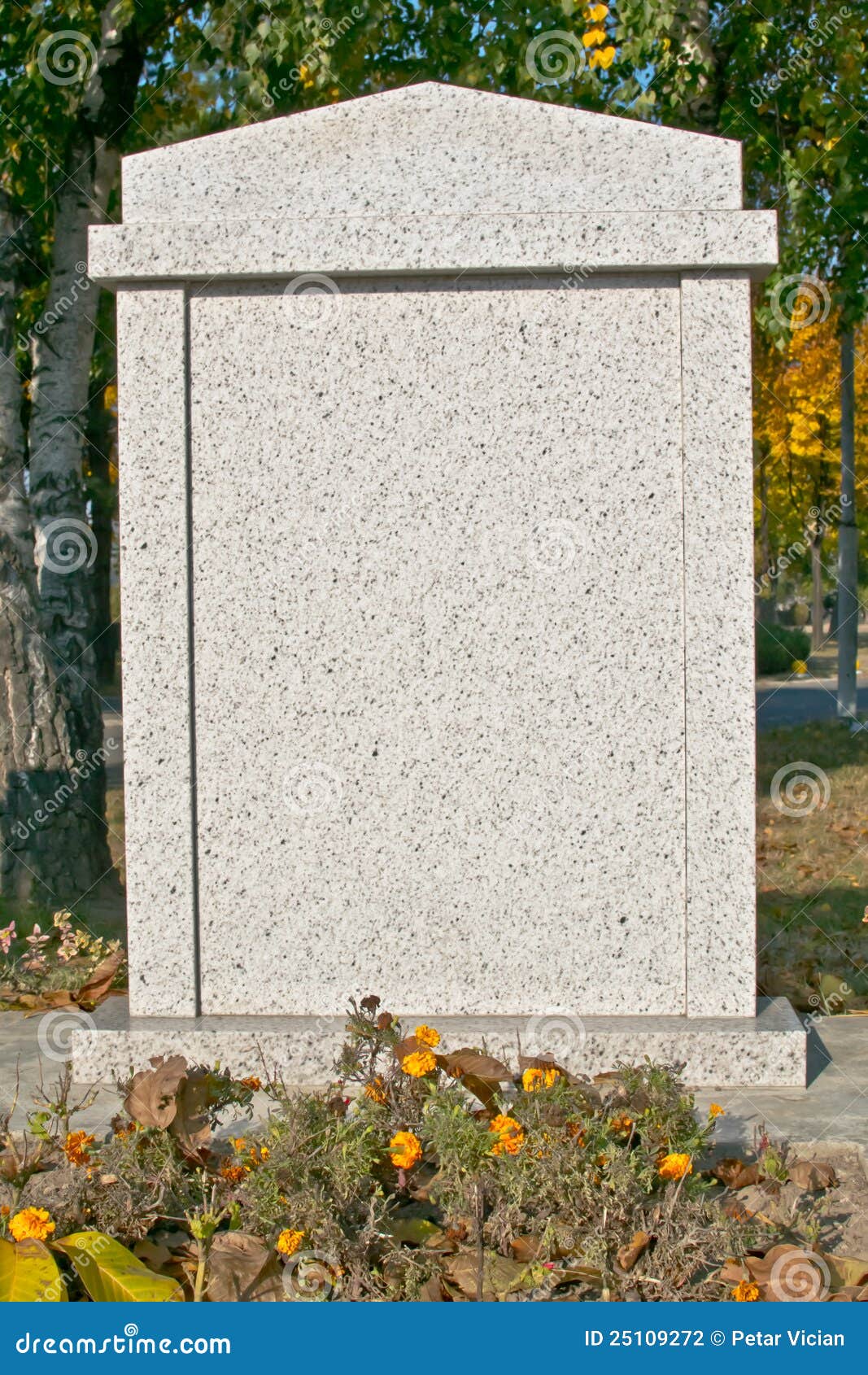 Lápida mortuaria en blanco foto de archivo. Imagen de grava - 25109272