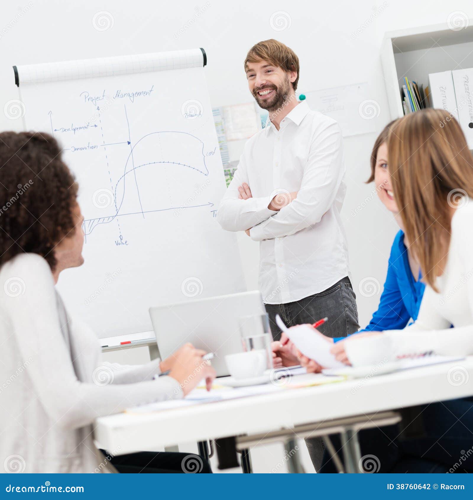 Líder De Equipo Que Da Una Presentación Foto de archivo - Imagen de ...