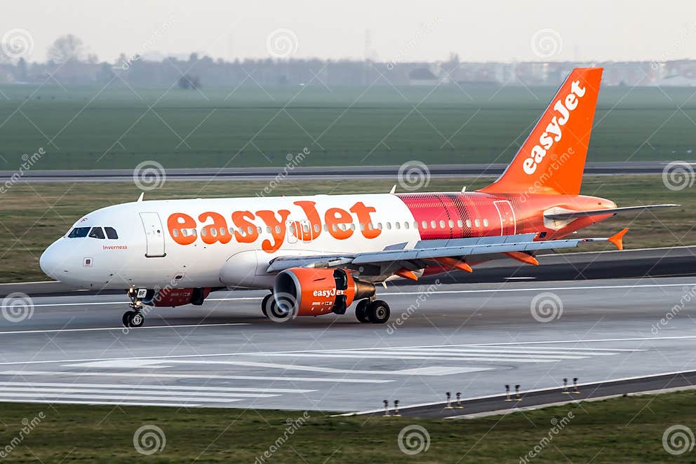 Línea aérea de EasyJet fotografía editorial. Imagen de color - 39516767