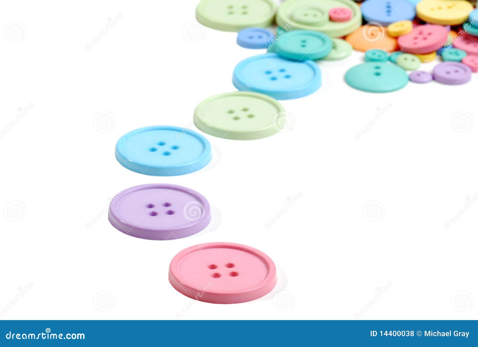 Línea Colorida De Botones De La Ropa Foto de archivo - Imagen de peto ...