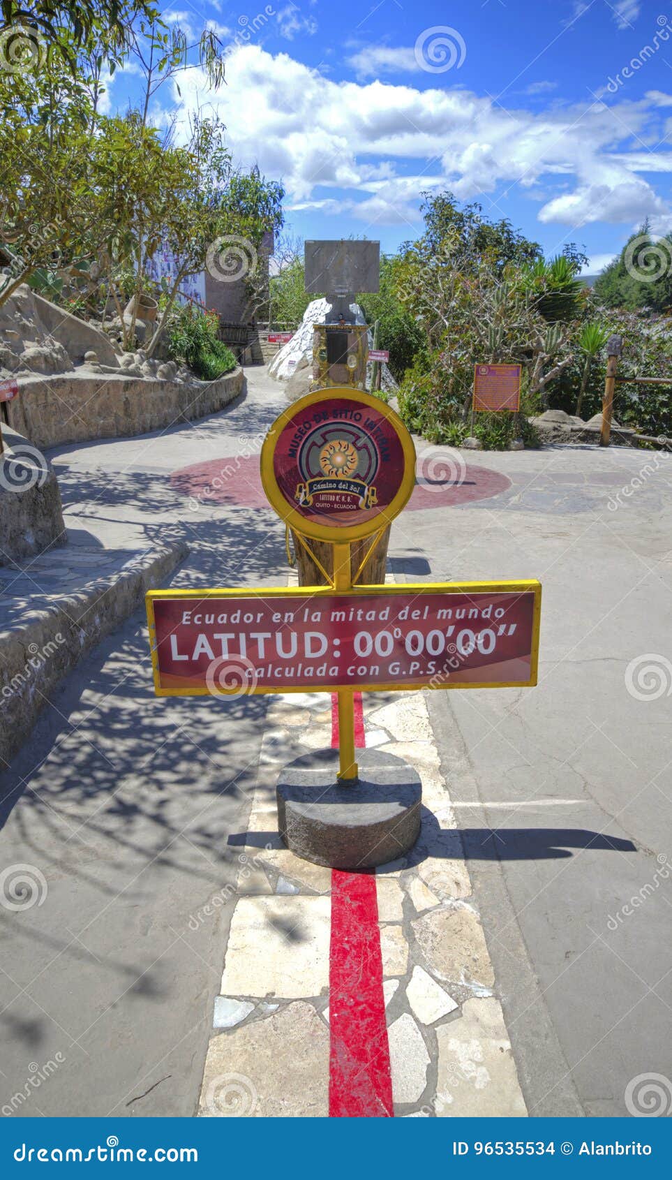 Línea De Ecuatorial En Un Parque Imagen de archivo editorial - Imagen ...