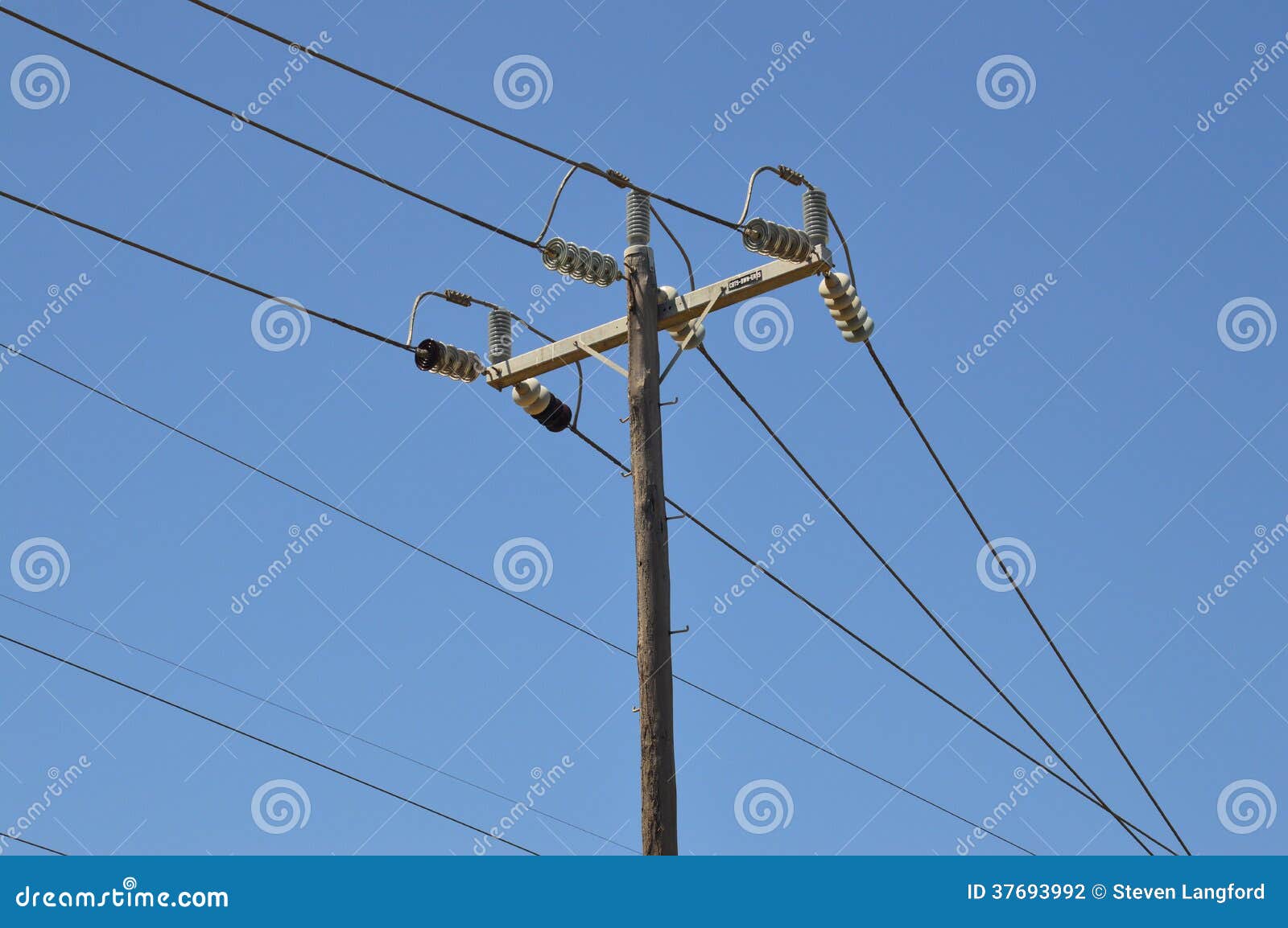 Líneas eléctricas foto de archivo. Imagen de electricidad - 37693992