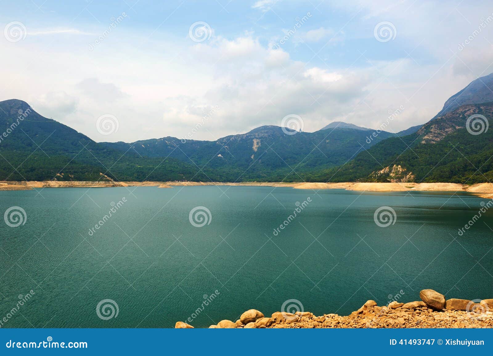 L'acqua del lago immagine stock. Immagine di cinese, serbatoio - 41493747