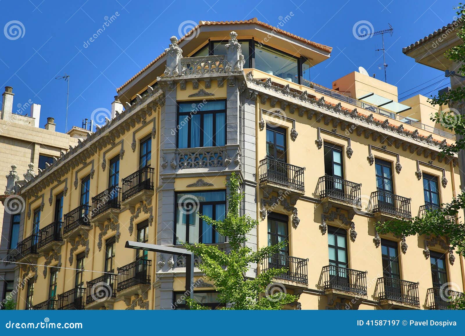L'architettura Di Vecchie Case, Granada, Spagna Immagine Stock ...