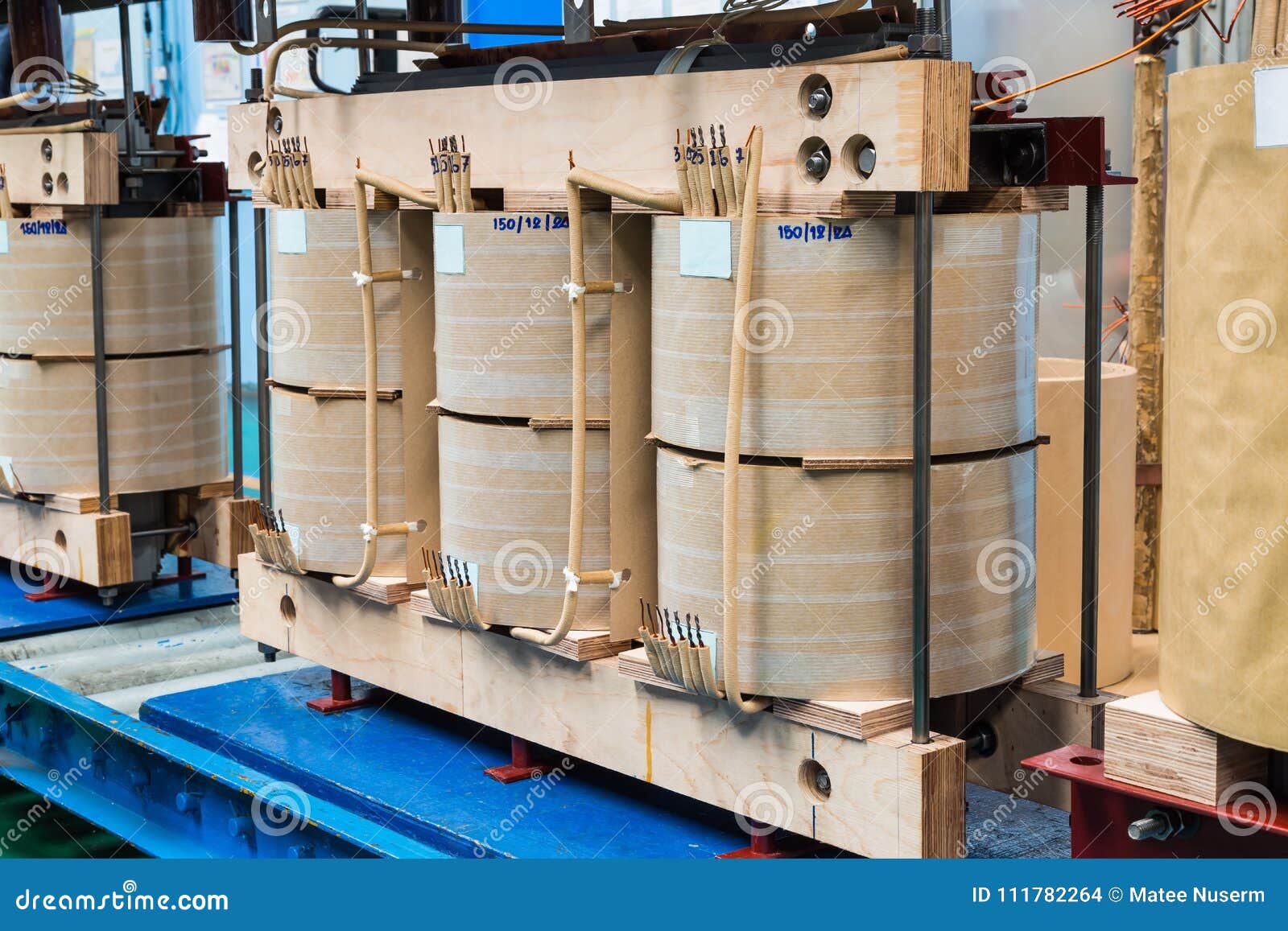 L'attivo Interno Parte Il Centro E Le Bobine Del Trasformatore ...