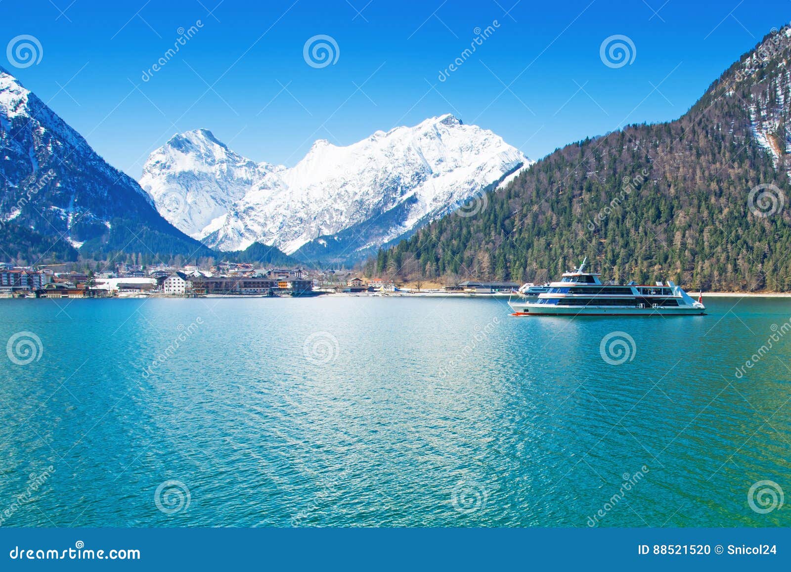 L'Autriche, Lac Achensee En Hiver Photo stock - Image du arbres ...