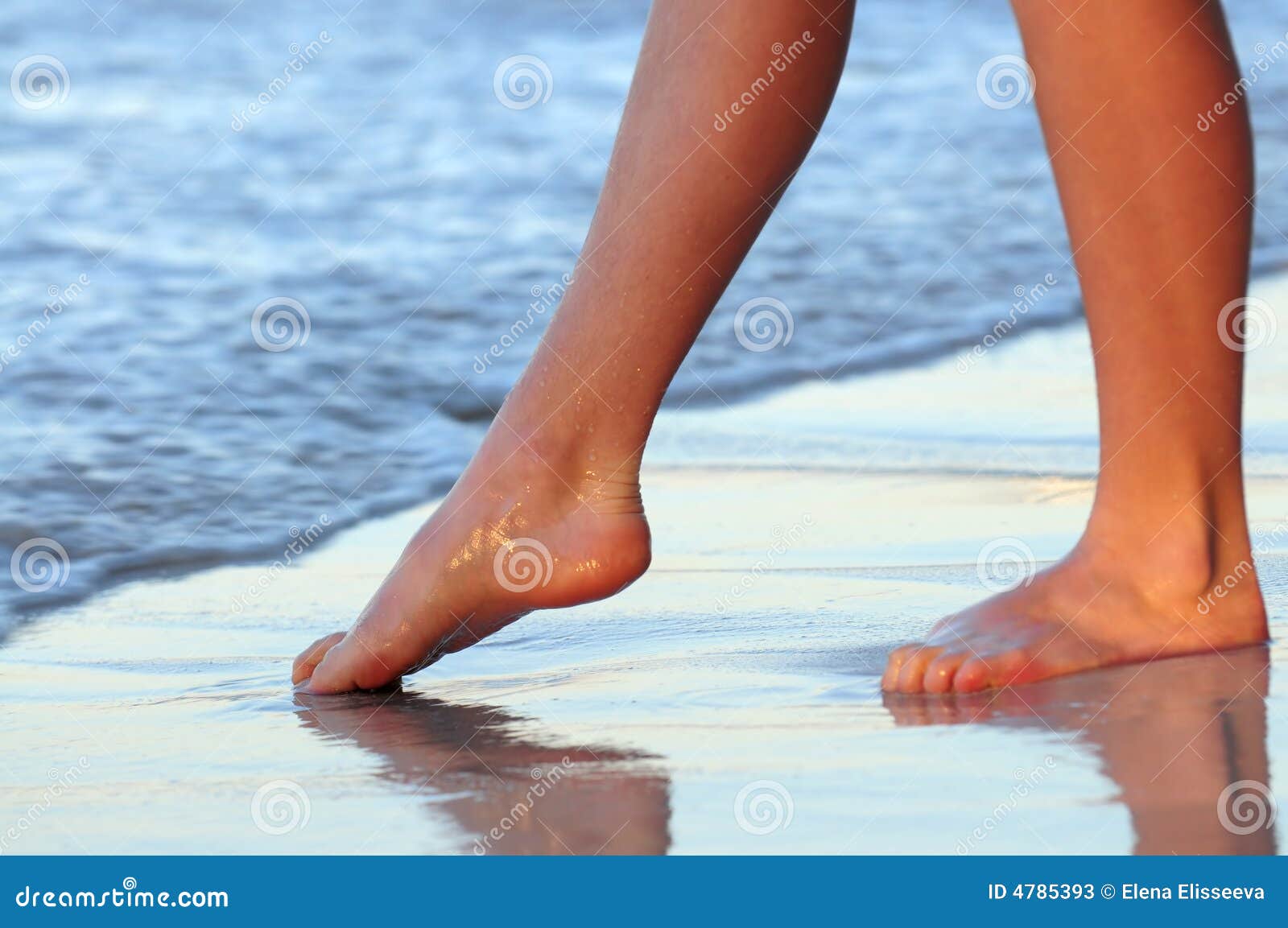 L'eau de essai image stock. Image du pied, orteil, détente - 4785393