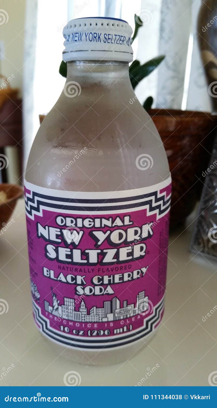 L'eau De Seltzer De New York Photo stock éditorial - Image du cerise ...