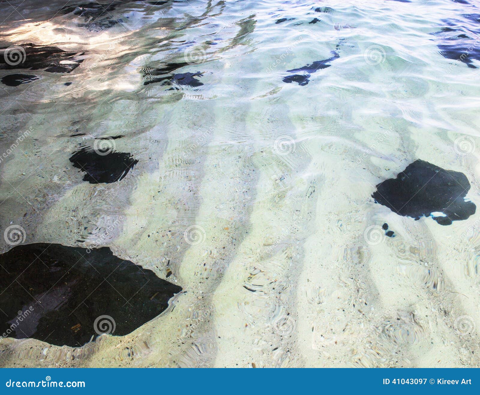 L'eau transparente de mer image stock. Image du nature - 41043097