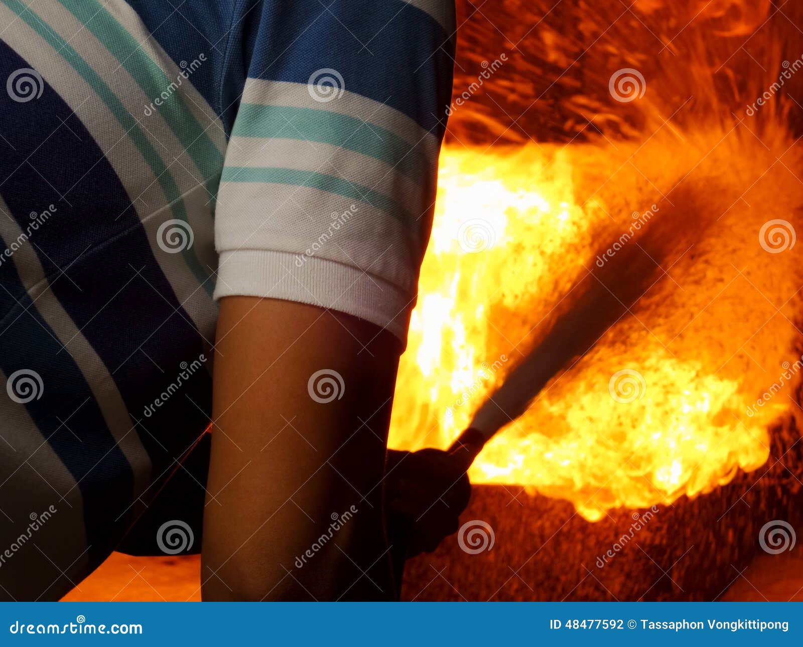 L'estinzione Di Incendio Estingue Il Trapano Fotografia Stock ...