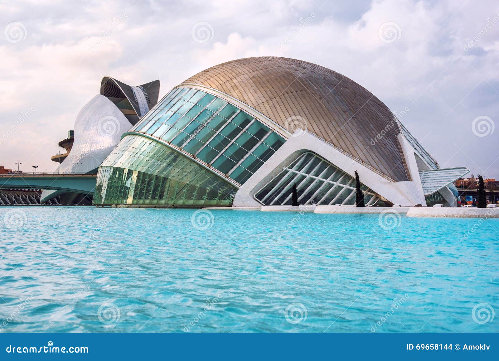 L' Hemisferic imagen de archivo editorial. Imagen de cielo - 69658144