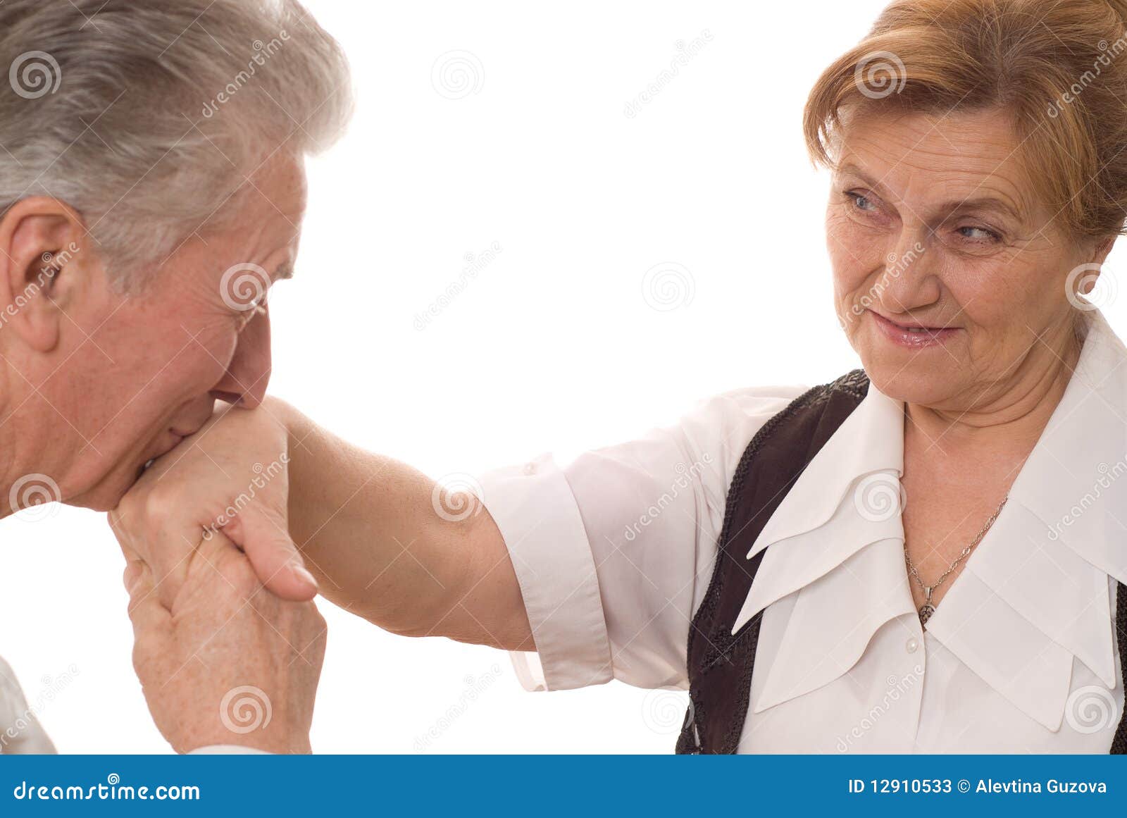 L'homme embrasse la main image stock. Image du bonheur - 12910533