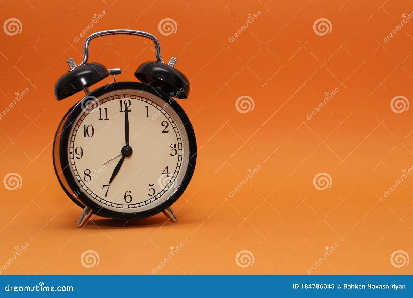 L'horloge Du Tableau Affiche 7 Heures Image stock - Image du montre ...