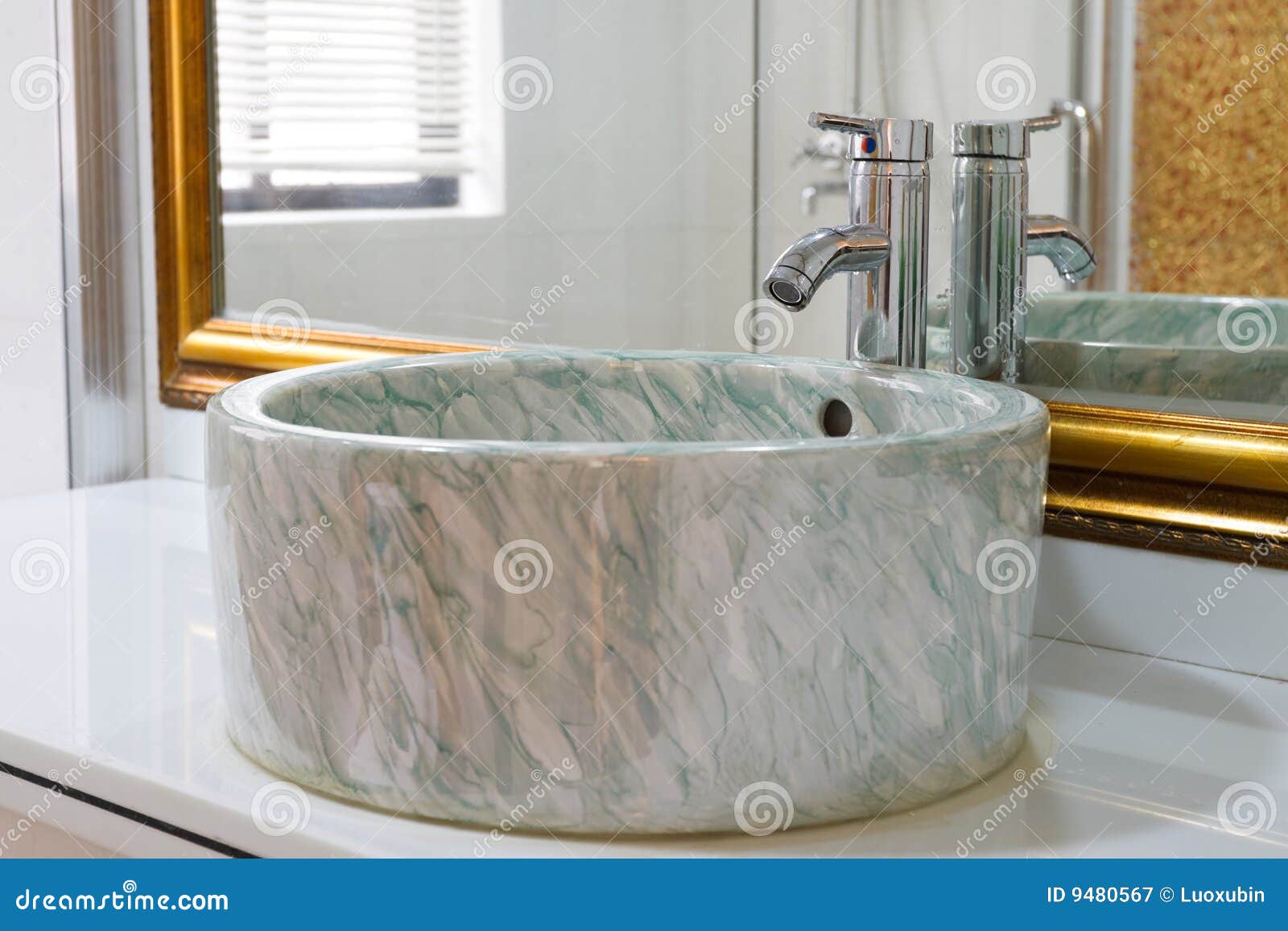 L'interiore Moderno Della Toilette Immagine Stock - Immagine di ...