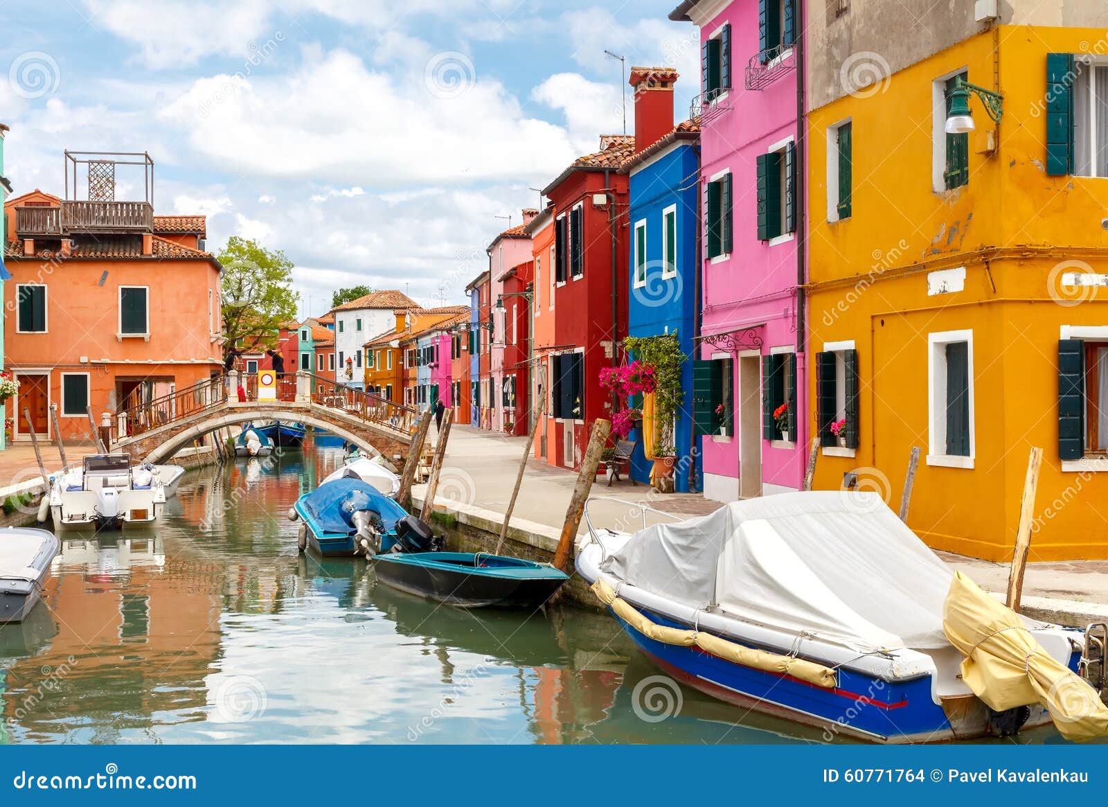 L'isola di Burano L'Italia fotografia stock. Immagine di colorato ...