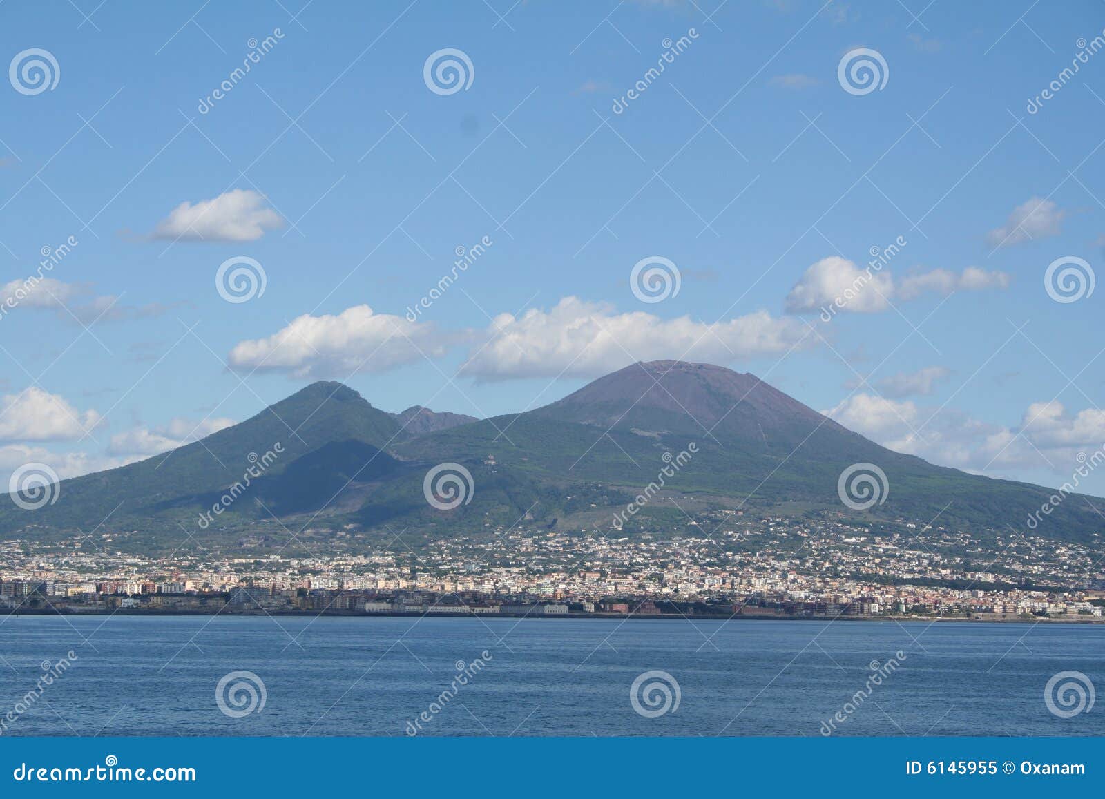 L'Italia. Vulcano Del Vesuvio Immagine Stock - Immagine di corsa, cielo ...