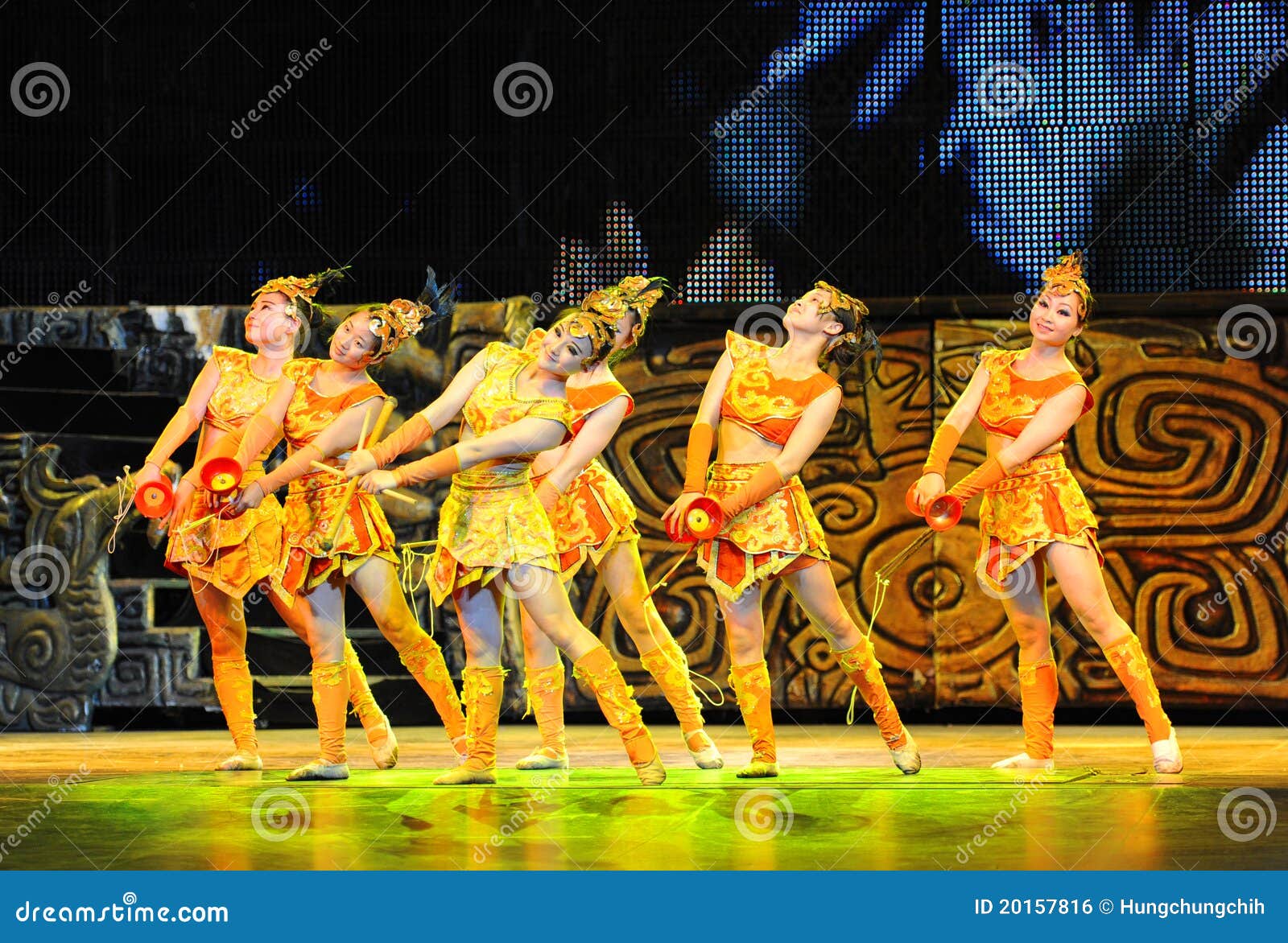 La acrobacia foto editorial. Imagen de gimnasta, artistas - 20157816