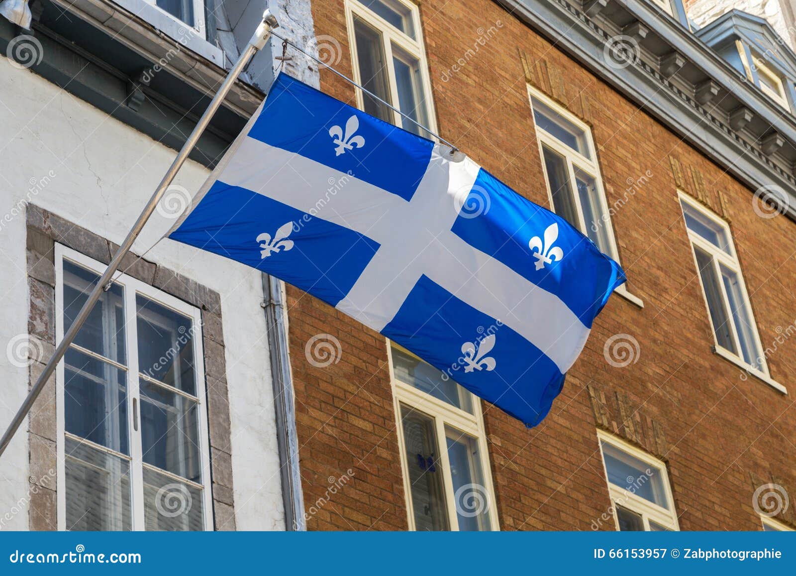 La bandera de Quebec imagen de archivo. Imagen de ciudad - 66153957