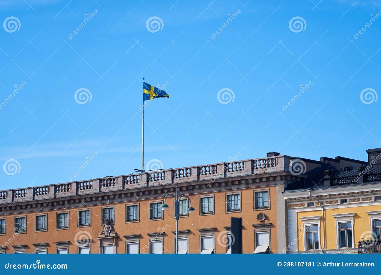 La Bandera De Suecia En El Edificio De La Embajada De Suecia En ...